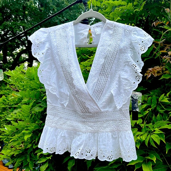 VENUS | Tops | Cute White Ruffled Crop Top | Poshmark